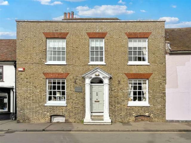 4 Bedroom End Of Terrace House