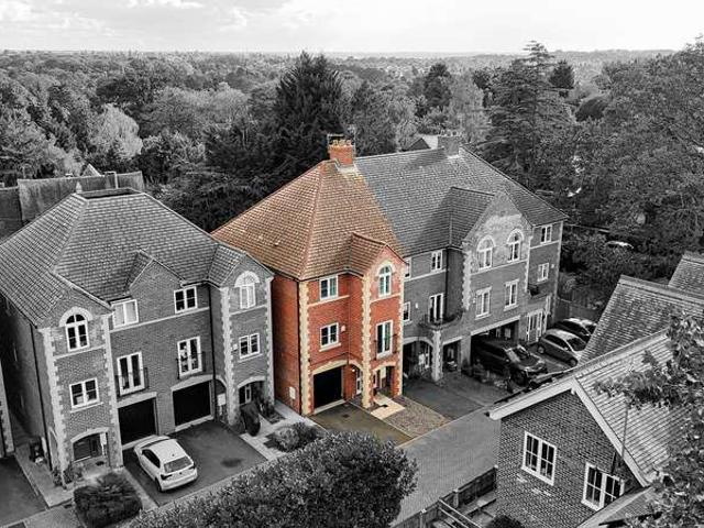 5 Bedroom End Of Terrace House