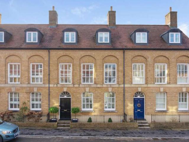 4 Bedroom Terraced House