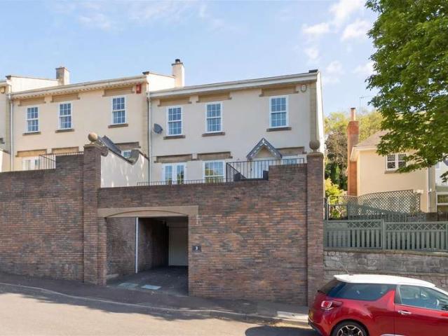 4 Bedroom Terraced House