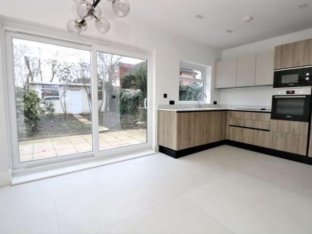 4 Bedroom Terraced House