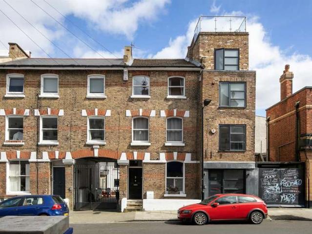 4 Bedroom Terraced House