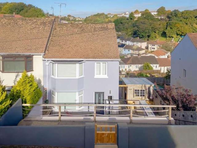 4 Bedroom End Of Terrace House