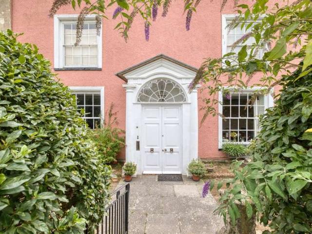 4 Bedroom Terraced House