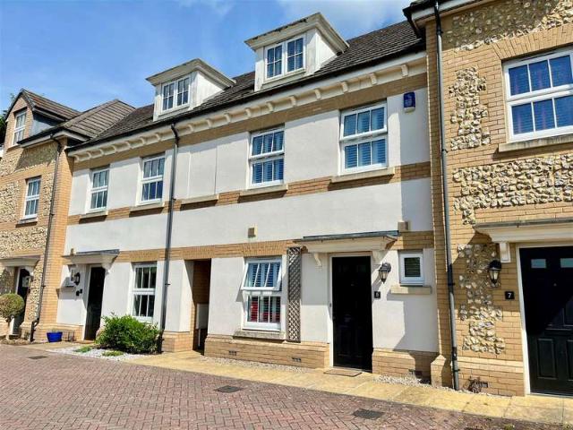 4 Bedroom Terraced House