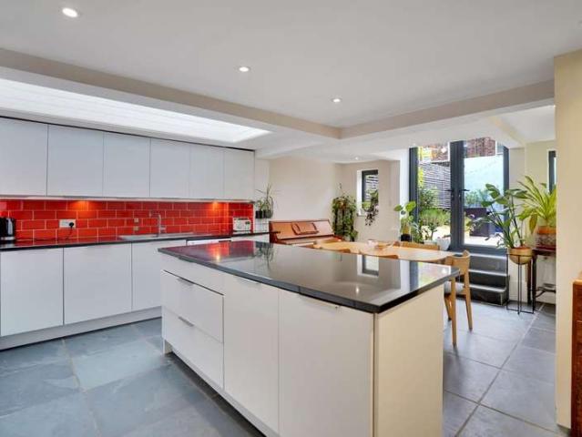 4 Bedroom Terraced House