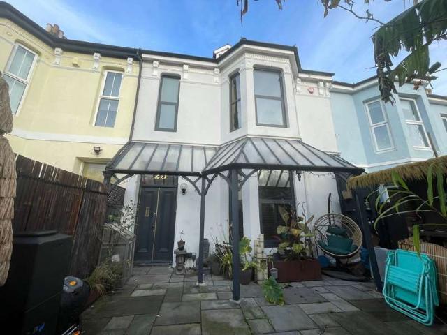 4 Bedroom Terraced House
