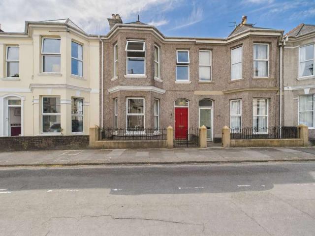 4 Bedroom Terraced House
