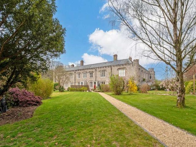 4 Bedroom Terraced House