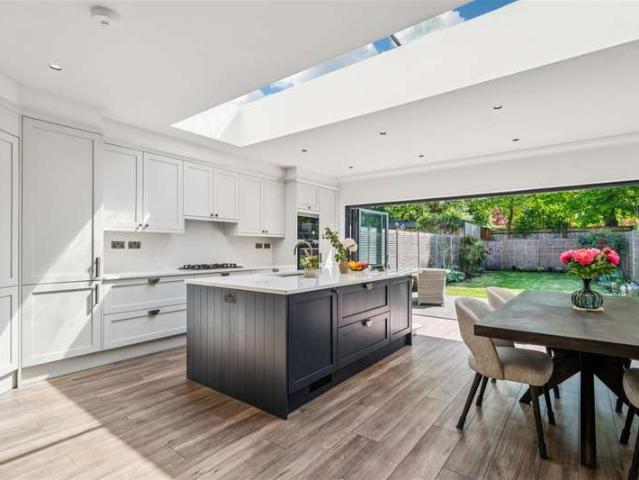 4 Bedroom Terraced House