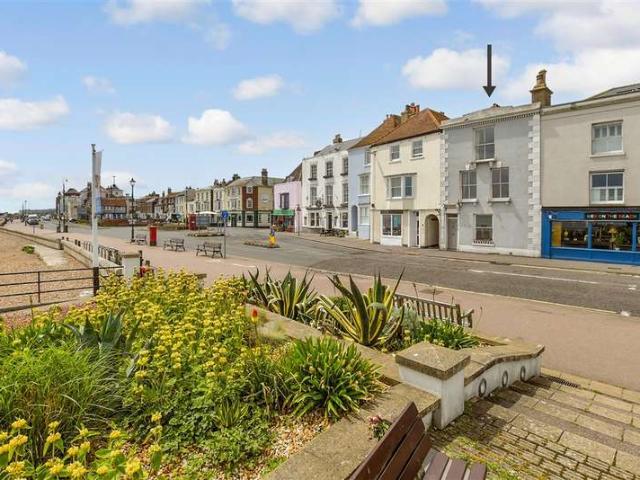 4 Bedroom Terraced House