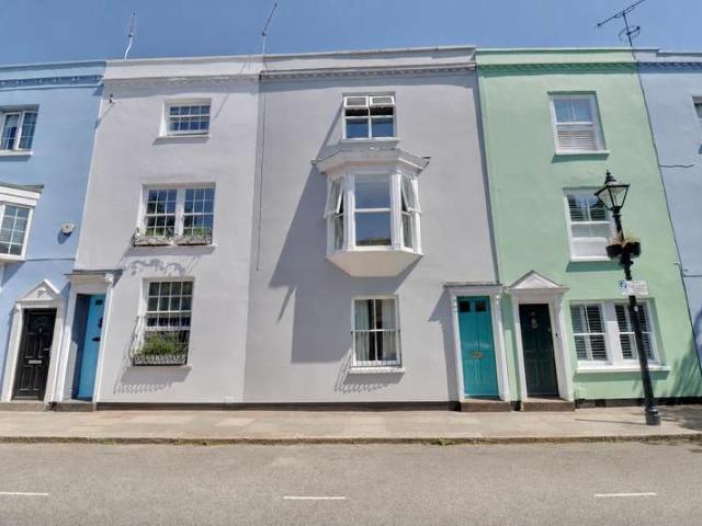 4 Bedroom Terraced House