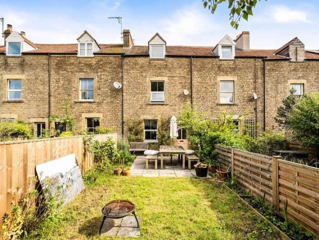 4 Bedroom Terraced House