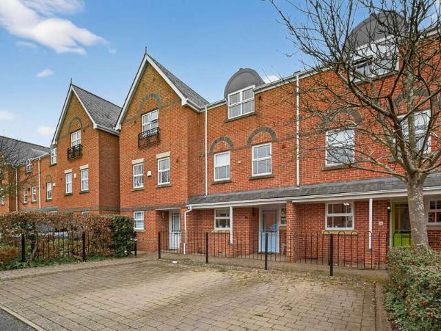 4 Bedroom Terraced House