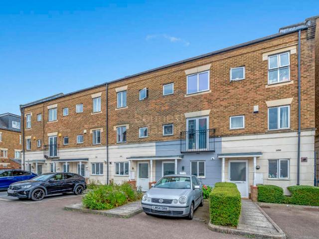 4 Bedroom Terraced House