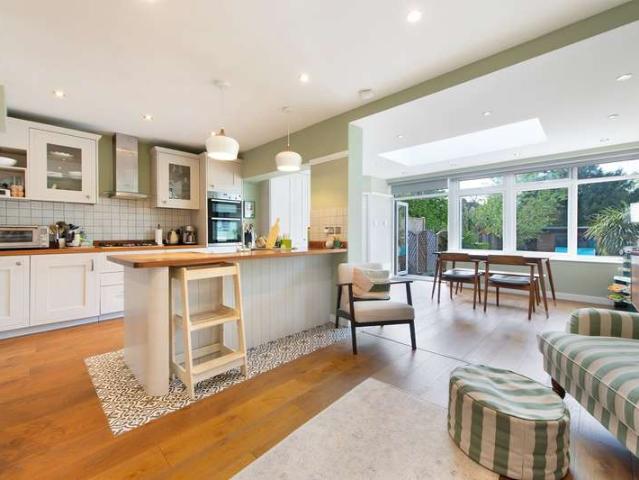 4 Bedroom Terraced House