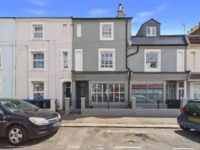 4 Bedroom Terraced House
