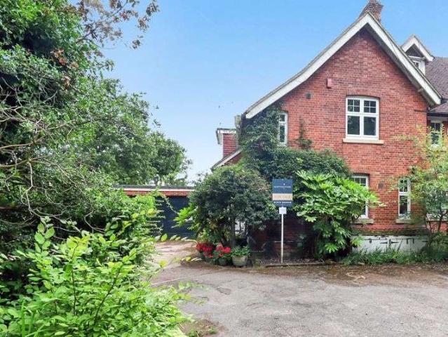 4 Bedroom Terraced House
