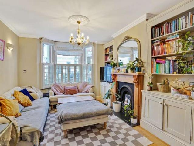 4 Bedroom Terraced House