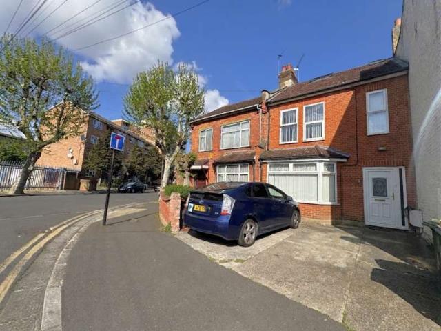 4 Bedroom Terraced House