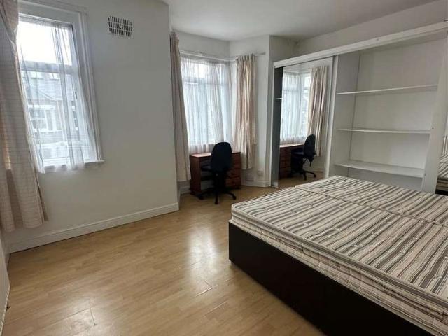 4 Bedroom Terraced House