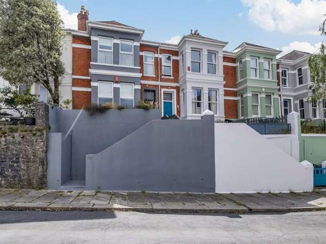 4 Bedroom Terraced House