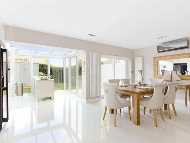 4 Bedroom Terraced House