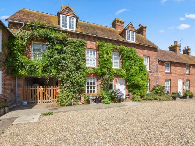 4 Bedroom Terraced House