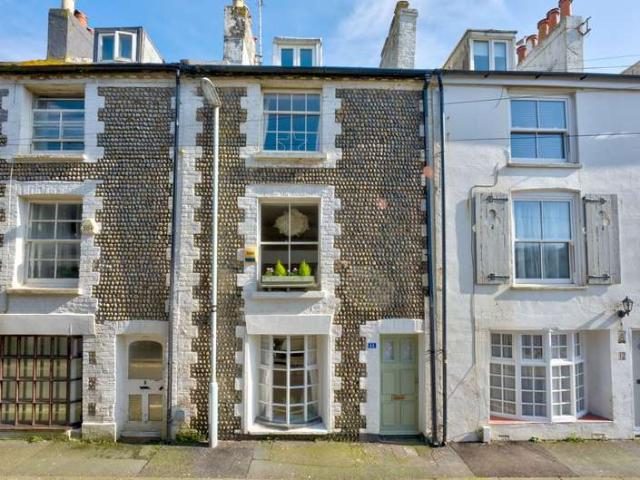 4 Bedroom Terraced House