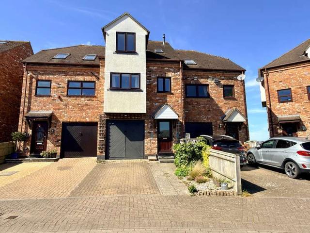 4 Bedroom Terraced House