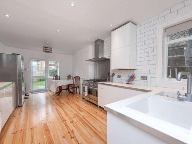 4 Bedroom Terraced House