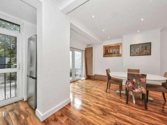4 Bedroom Terraced House