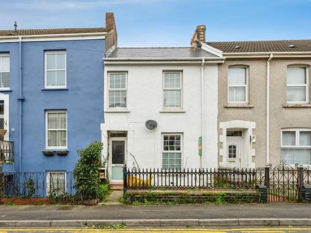 4 Bedroom Terraced House
