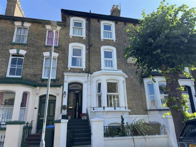 4 Bedroom Terraced House