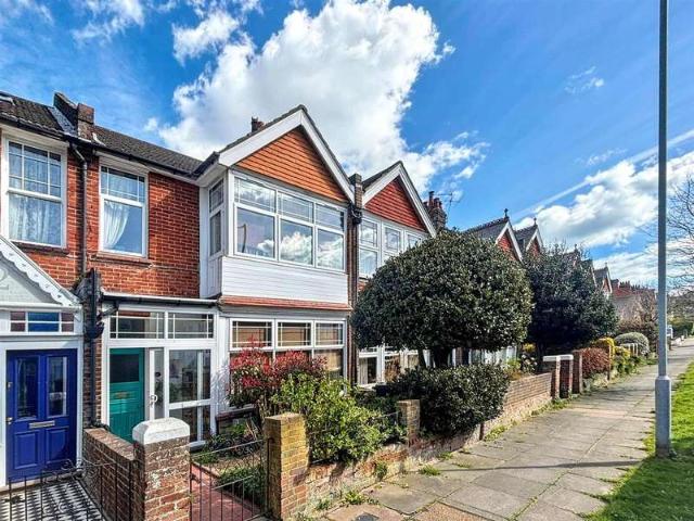 4 Bedroom Terraced House