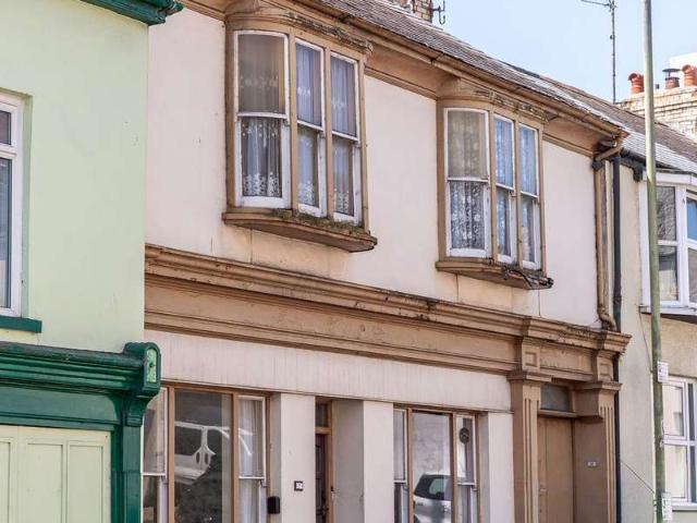 4 Bedroom Terraced House