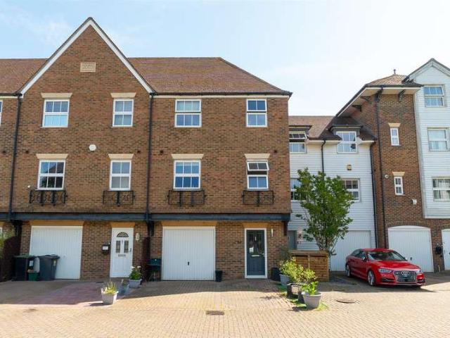 4 Bedroom Terraced House