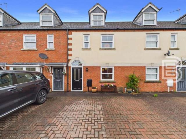 4 Bedroom Terraced House