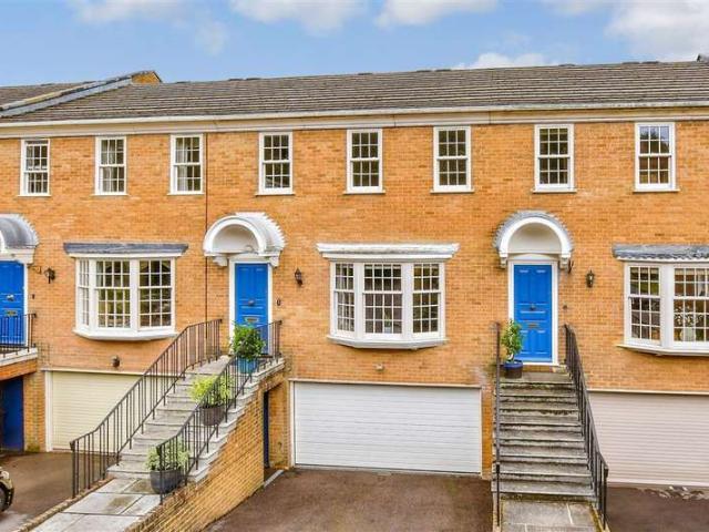4 Bedroom Terraced House