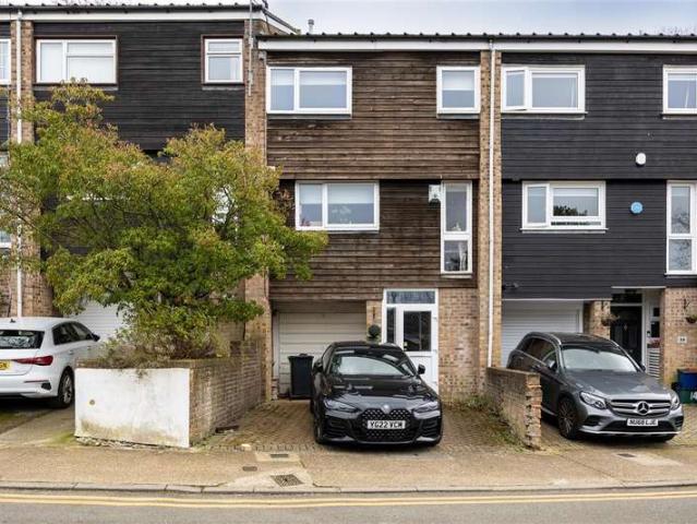 4 Bedroom Terraced House