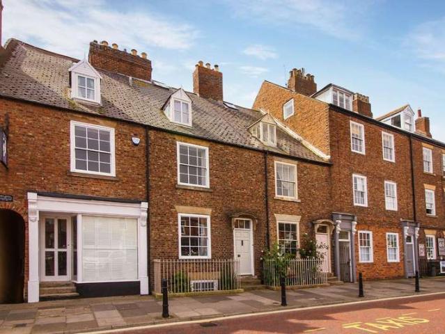 4 Bedroom Terraced House