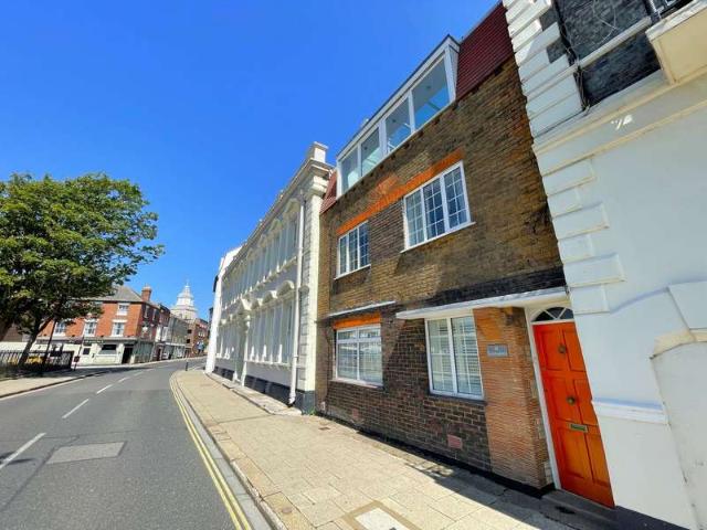 4 Bedroom Terraced House