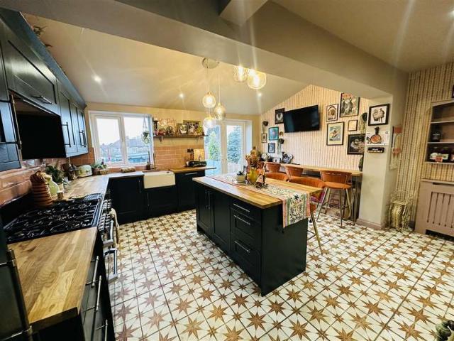 4 Bedroom Terraced House