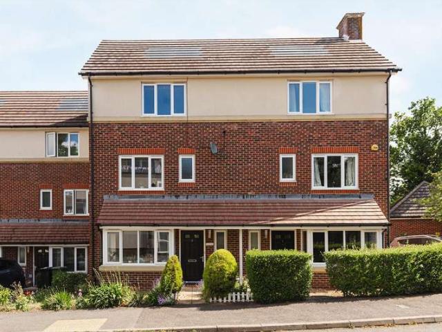 4 Bedroom Terraced House