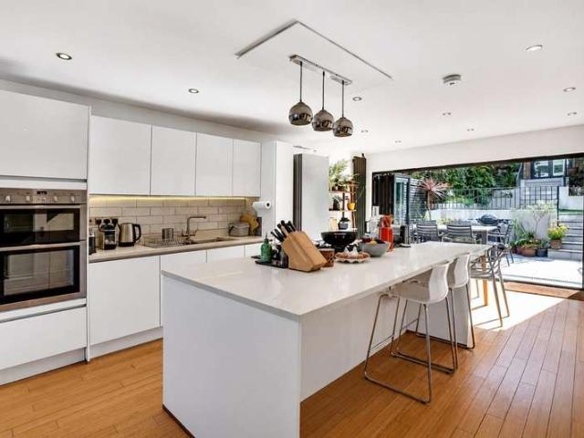 4 Bedroom Terraced House