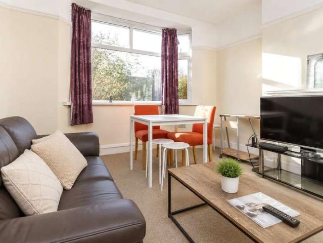 4 Bedroom Terraced House