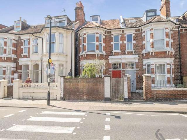 4 Bedroom Terraced House