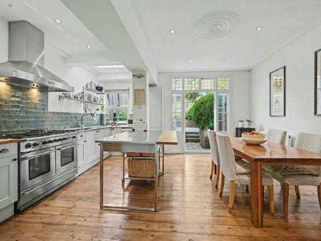4 Bedroom Terraced House