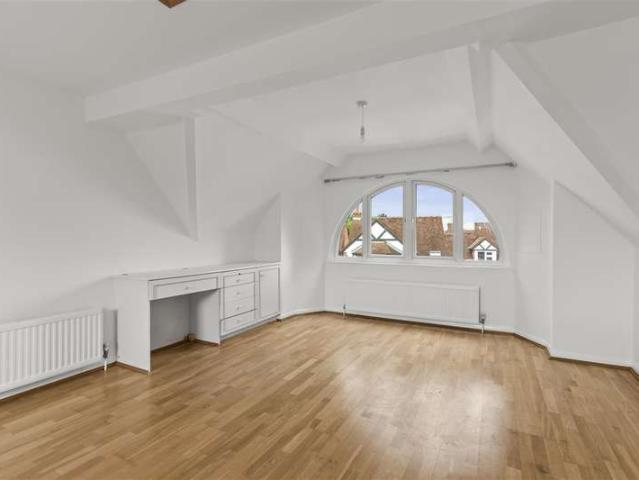 4 Bedroom Terraced House