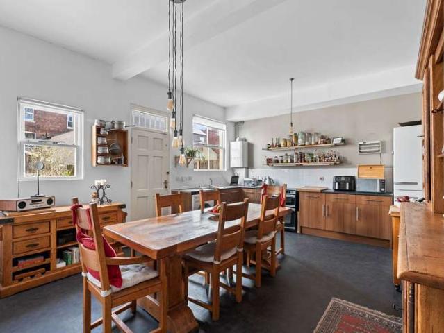 4 Bedroom Terraced House